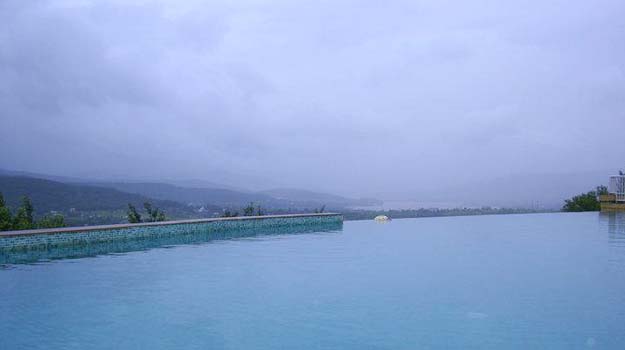 Don’t miss these 10 swanky hotels in India with infinity pools! | India.com