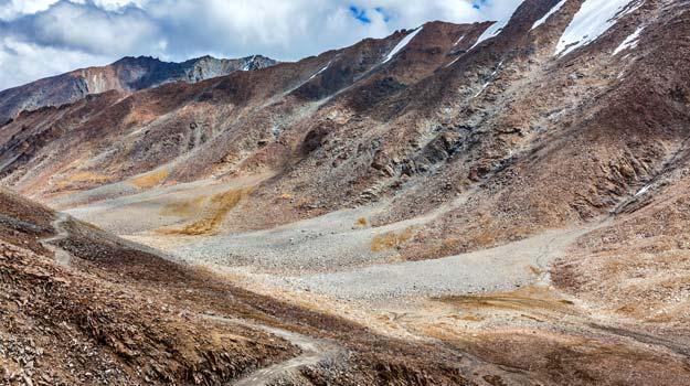 9 mesmerizing pics that sum up the beauty of mountain passes in India ...