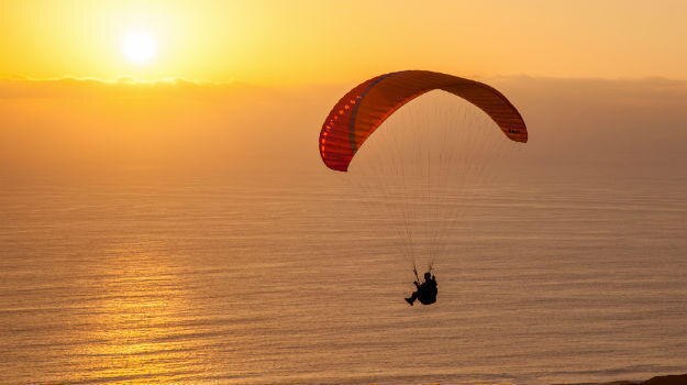 5 best Paragliding destinations in India that are breathtaking! | India.com