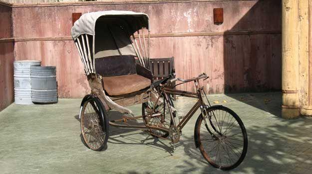Where to experience the thrill of cycle rickshaw rides in India | India.com