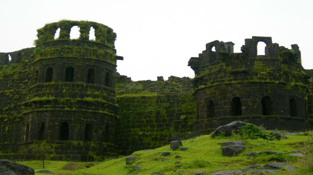 How to Reach Raigad Fort From Mumbai: The Best Road Route to Follow