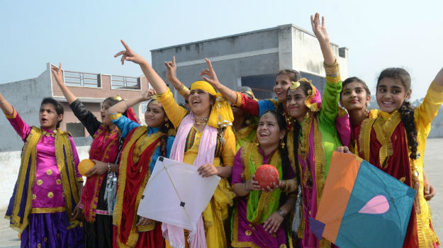 Lohri 2016: How Lohri is celebrated in Amritsar | India.com