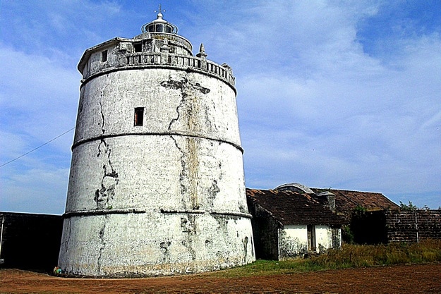Forts in Goa: Aguada Fort in Sinquerium | India.com