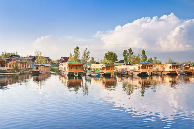 8 mesmerizing photos of the Dal Lake that will take your breath away ...