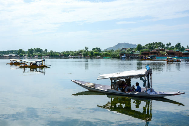 8 mesmerizing photos of the Dal Lake that will take your breath away ...