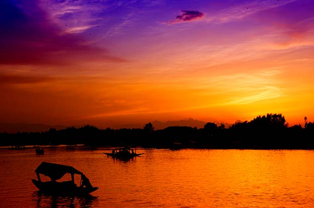 10 most stunning lakes in India | India.com