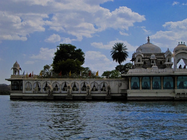 This aerial video captures the stunning beauty of the City of Lakes ...