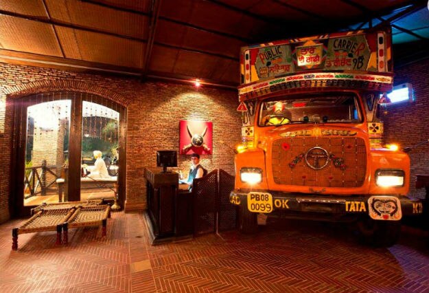 These 10 Dhabas in India Serve Some Lip-smacking Food on The Highway These 10 Dhabas in India Serve Some Lip-smacking Food on The Highway