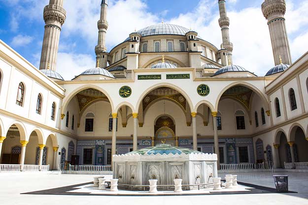 10 most beautiful mosques around the world | India.com