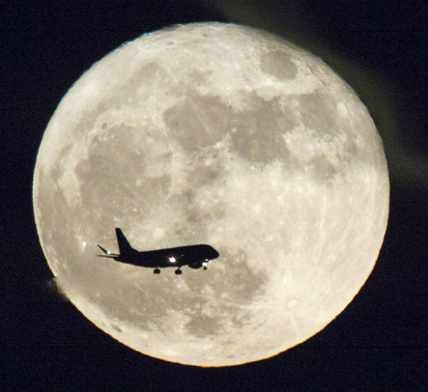 Supermoon picture captured by President Obama’s photographer is simply ...