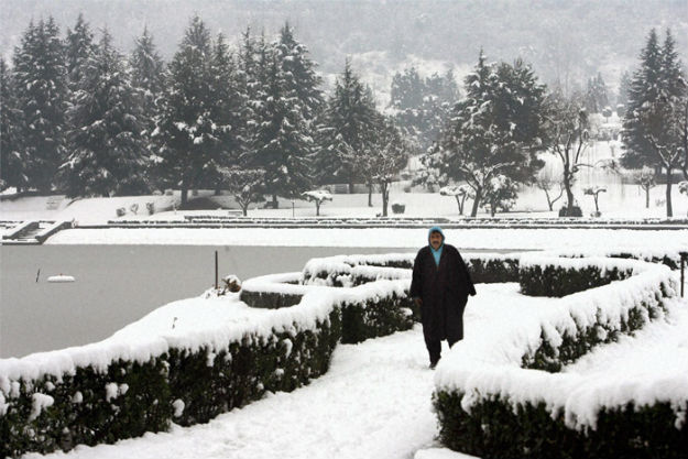 Srinagar receives first snowfall of the season ending dry spell. VIEW ...