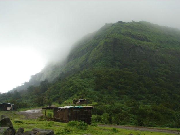 How to Reach Visapur Fort, An Excellent Monsoon Trek Near Mumbai for ...