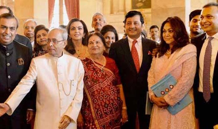 Mukesh Ambani, Anil Ambani bonhomie as President honours their father ...