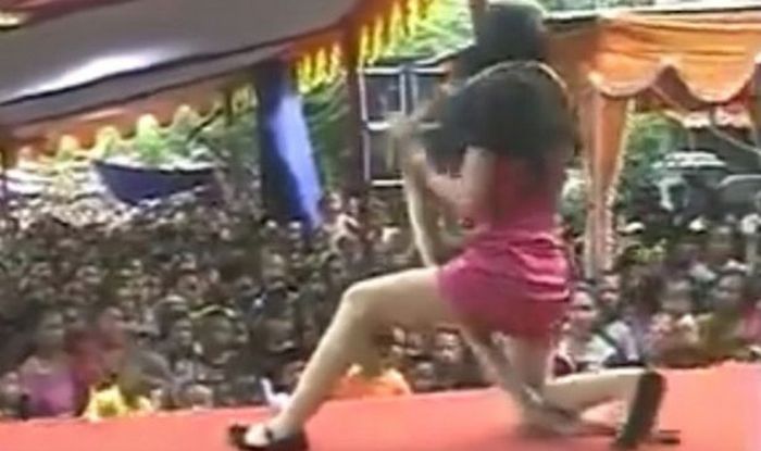 Shocking! Singer Irma Bule dies after being bit by venomous cobra on ...