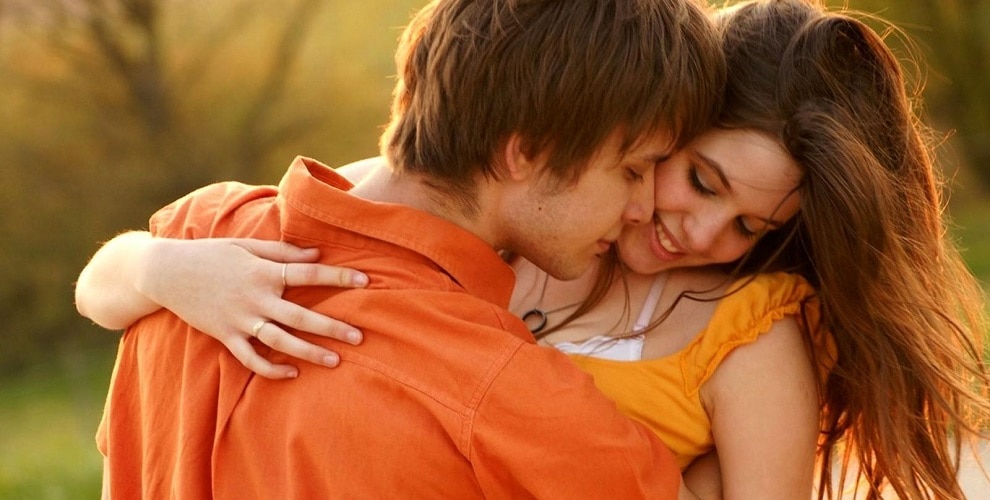 How to hug romantically of your girlfriend mks | जानें कैसे करें अपनी ...
