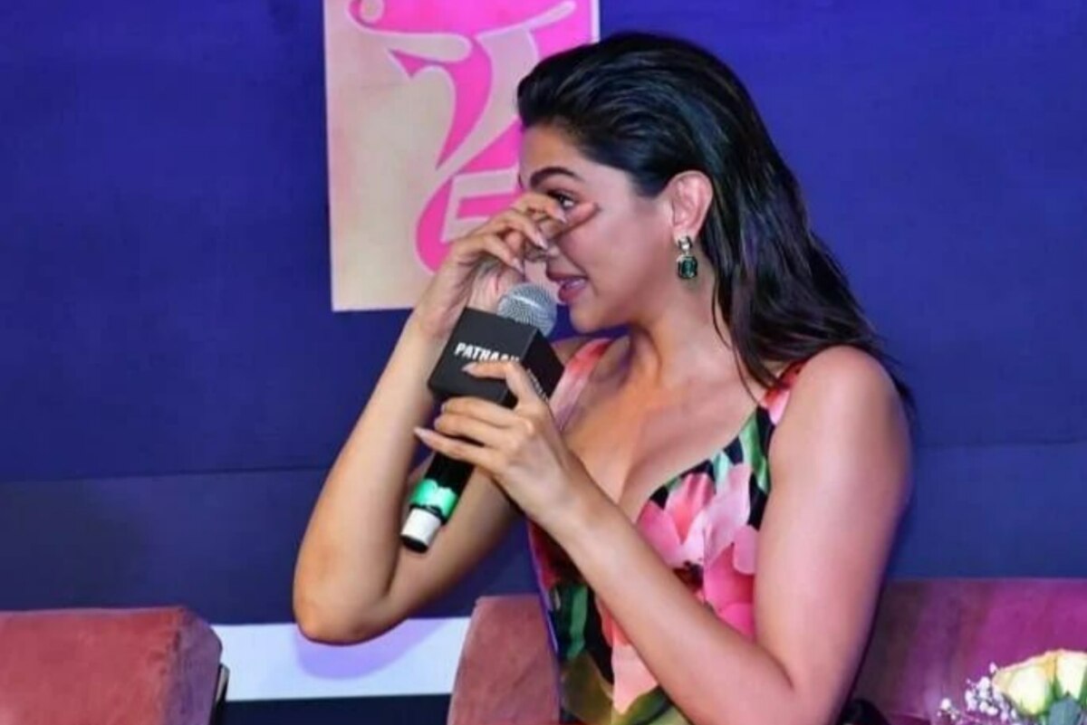 John Abraham And Deepika Padukone Kissing