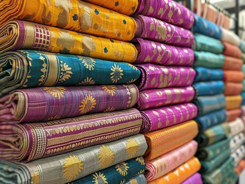 Get On A Shopping Adventure With Rich Handicraft And Artisan Markets In ...