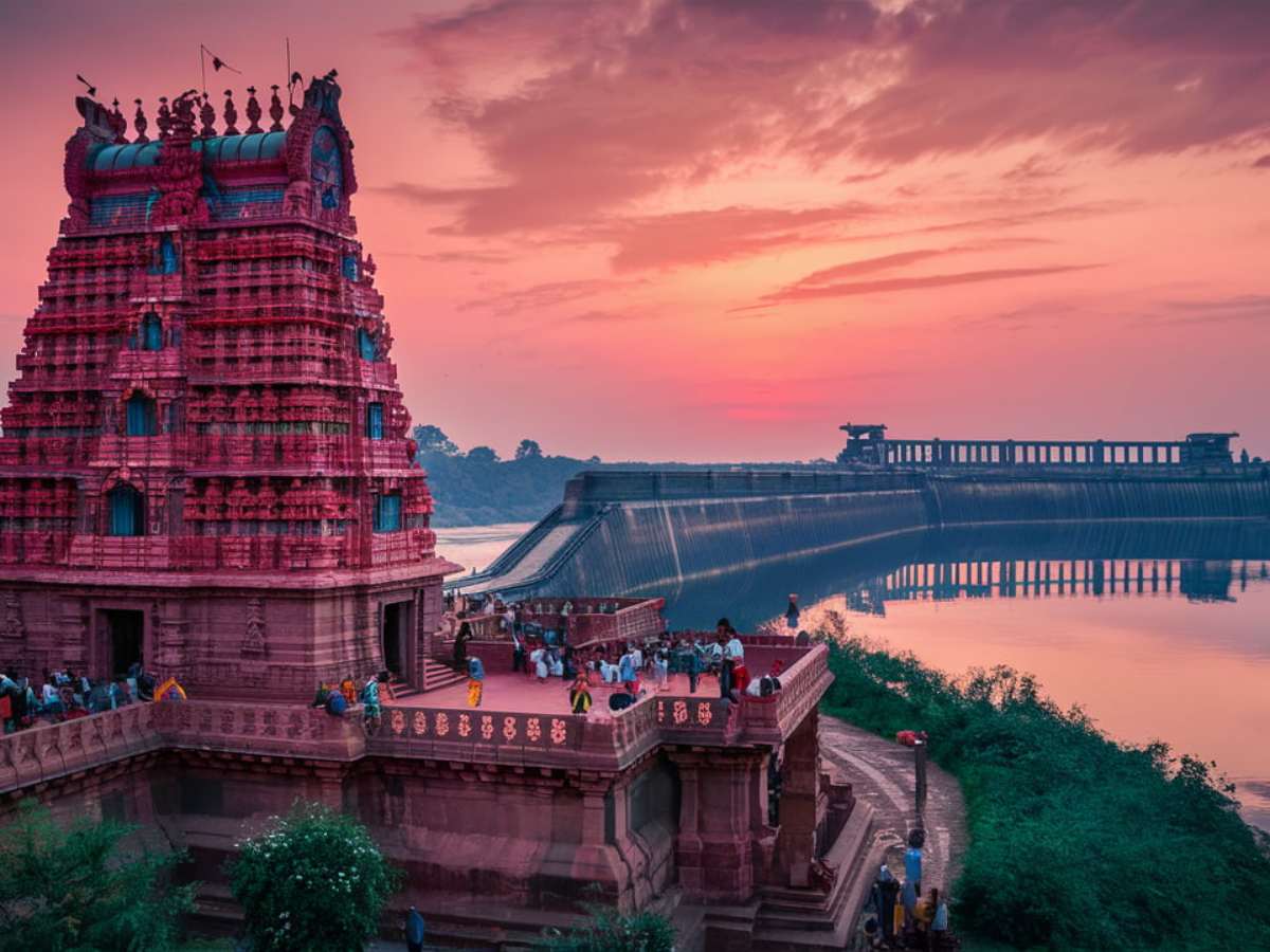 Top Historical Attractions That One Should Never Miss While Traveling ...