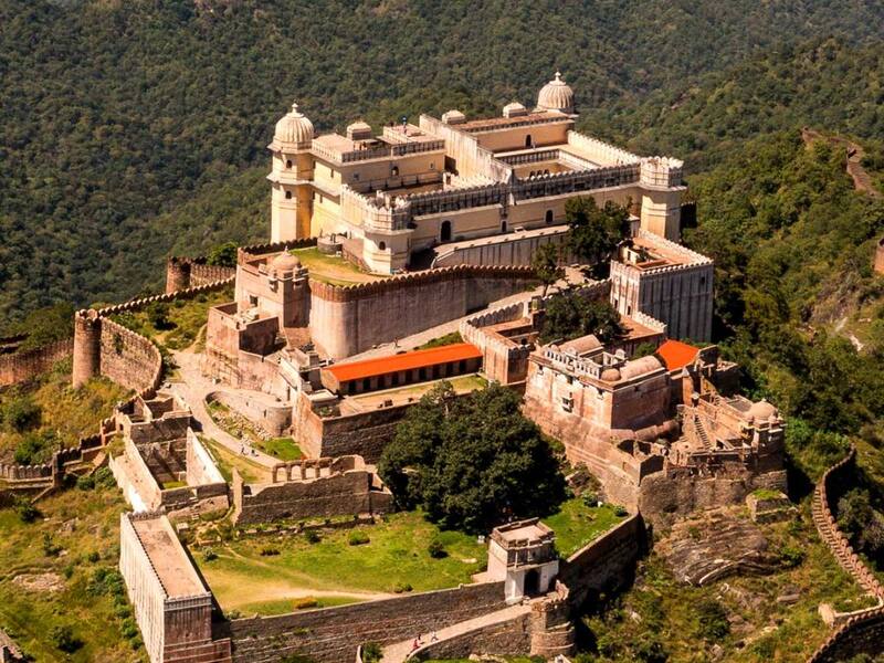 6 Best Hidden Clifftop Views For Stargazing Near Udaipur