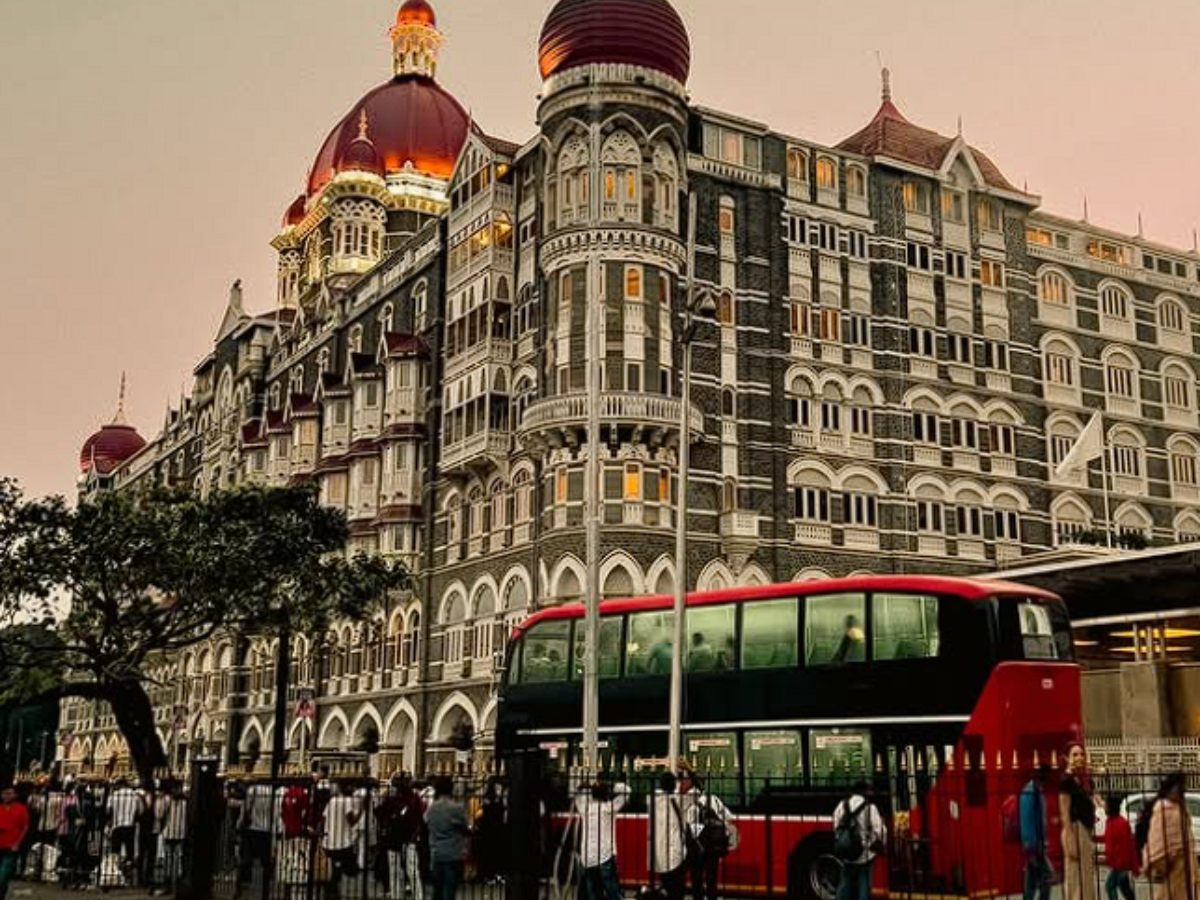 Mumbai’s Busiest Bus Stops That Show The Real Heartbeat Of The City
