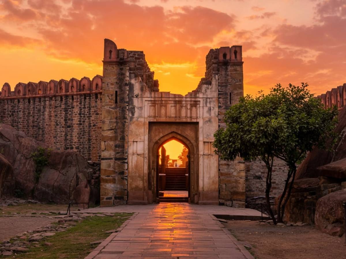 7 Short Yet Stunning Treks In Delhi NCR Where You Can Breathe Fresh Air ...